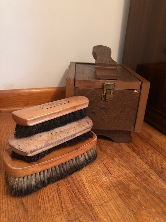 Vintage esquire wood shoeshine box with brushes/ Men’… - Gem