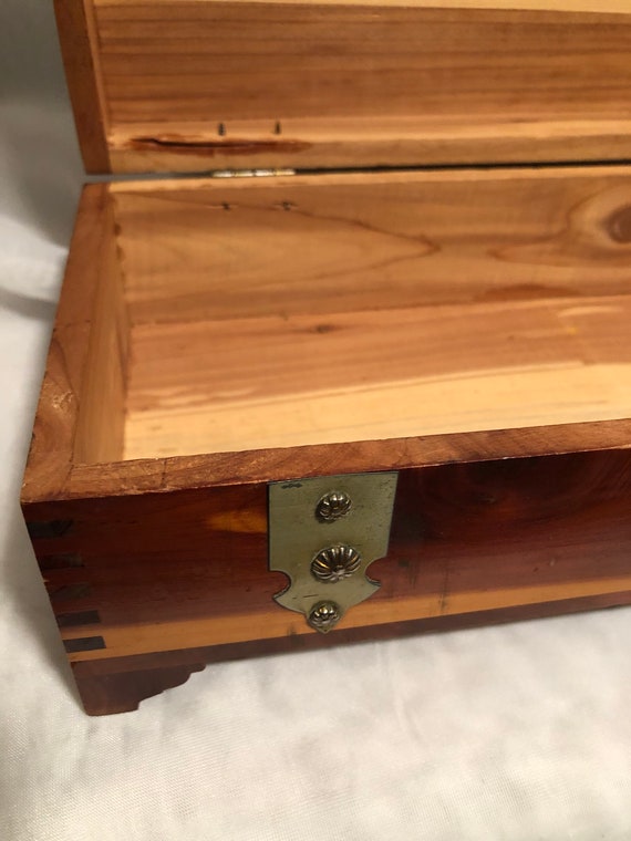vintage cedar lined wooden trinket box / vintage jewe… - Gem