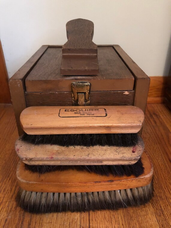Vintage esquire wood shoeshine box with brushes/ Men’… - Gem