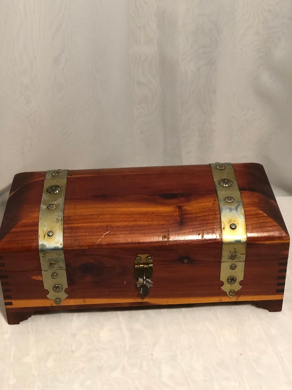 vintage wooden cedar box - Gem