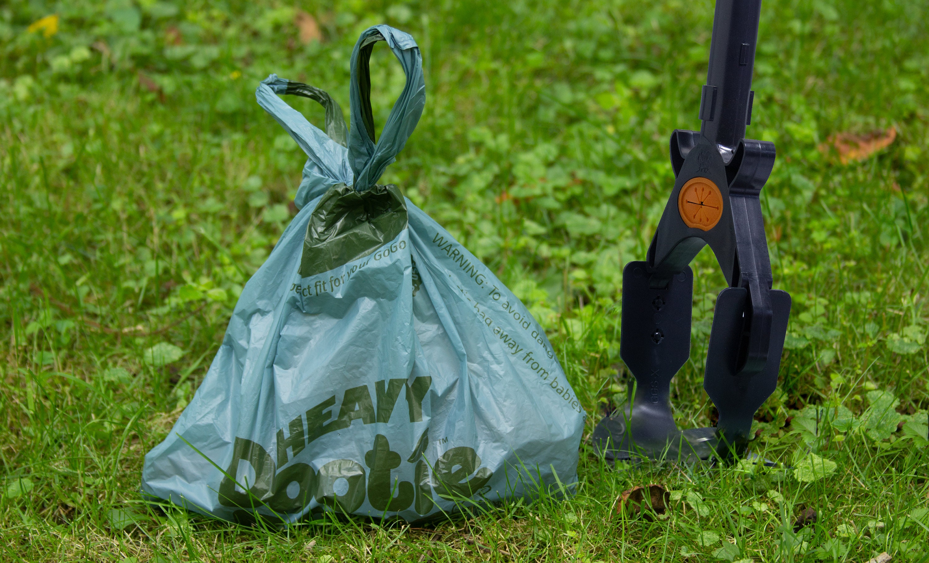 Gogo Stik XP Pro Pooper Scooper. ALL Dogs. 37". Use Store Bags or HEAVY ...