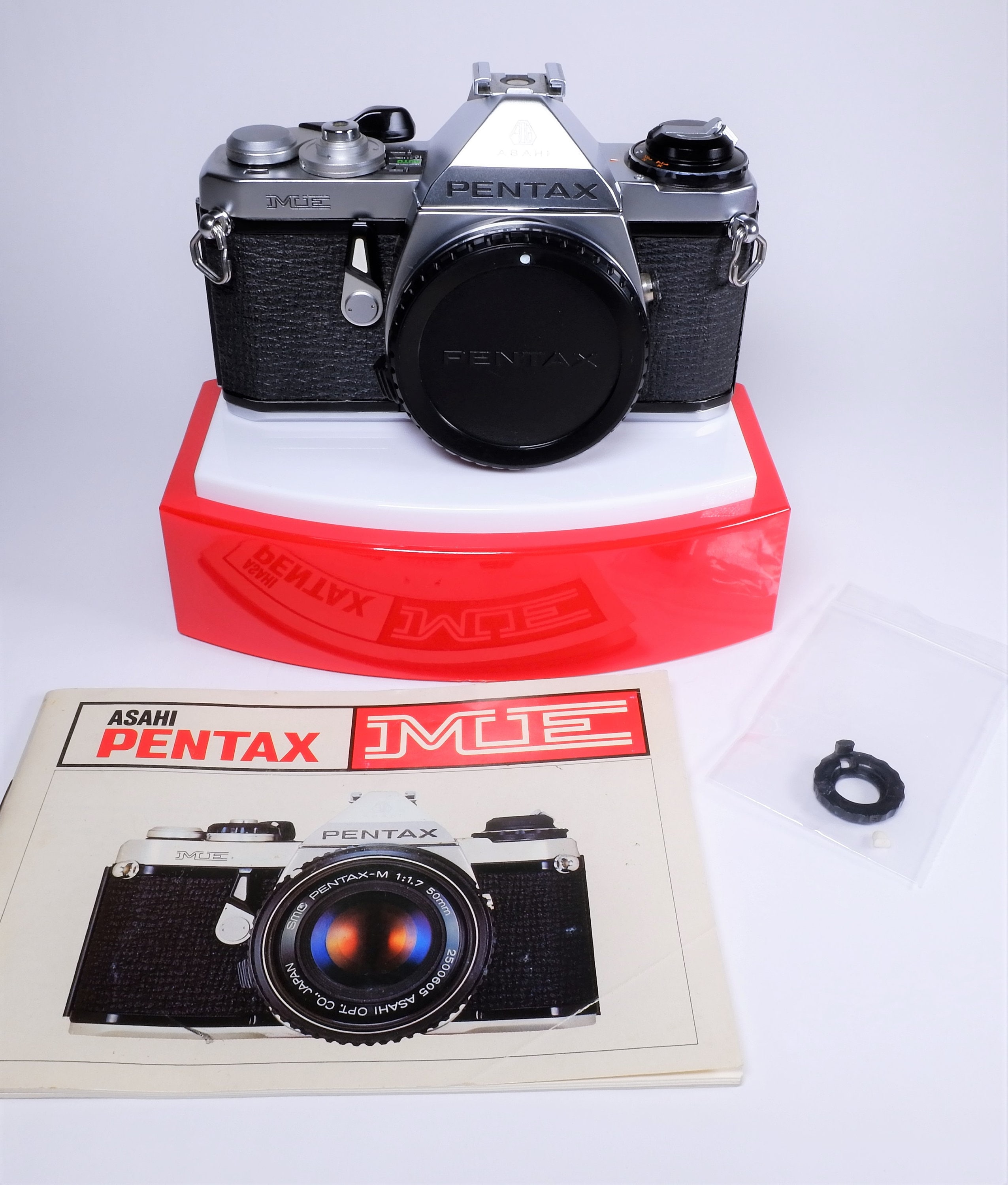 Asahi Pentax ME 35mm SLR Film Camera with Pentax Body Cap and Original ...