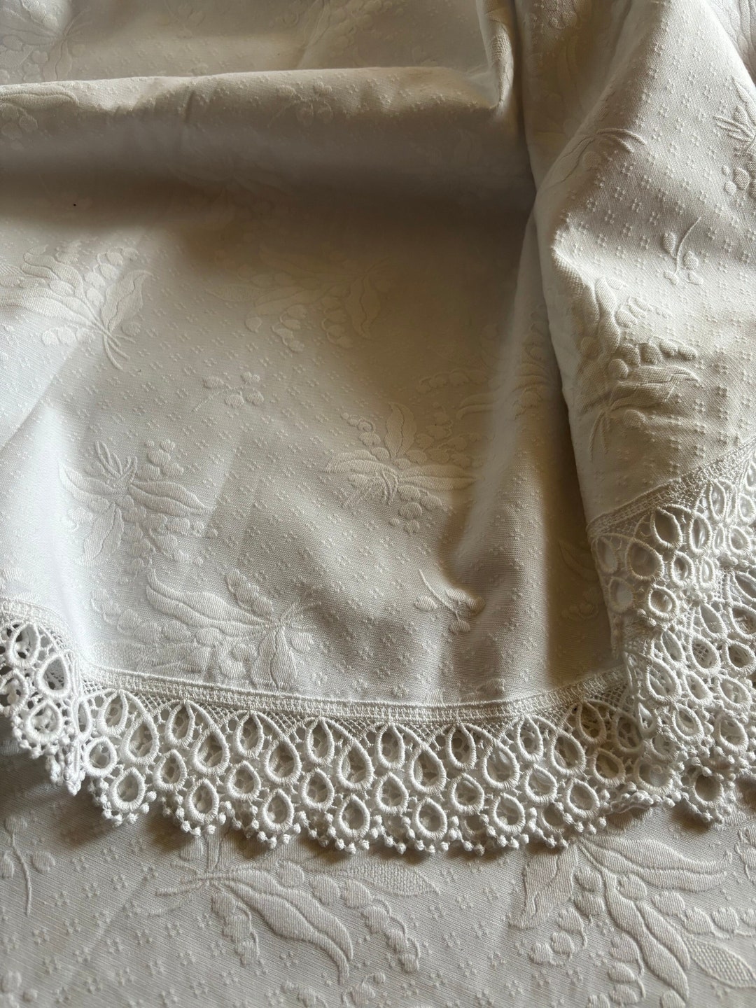 Vintage White Lace Edged Small Bed Bedspread Brocade Fabric Shabby Chic ...