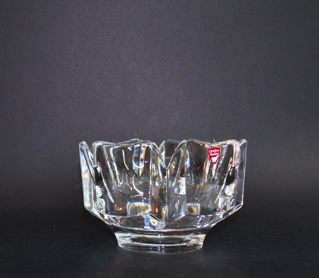 Scandinavian Crystal Bowl. Designed by Lars Hellsten for Orrefors in ...