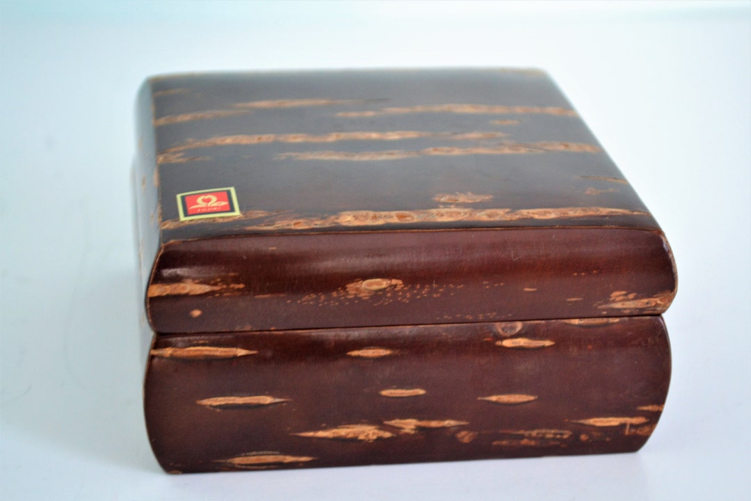 Japanese Lacquered Sakura Wood Bark Box by Fujiki Denshiro Studio ...