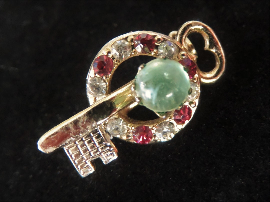 Vintage CORO Dainty Key Through Crystal Stone Target Brooch, Signed ...
