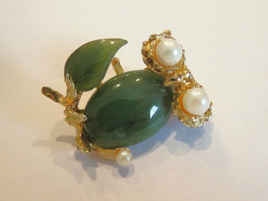 Vintage SWOBODA Jade Gemstone & Genuine Pearl Owl Brooch With Gold Tone ...