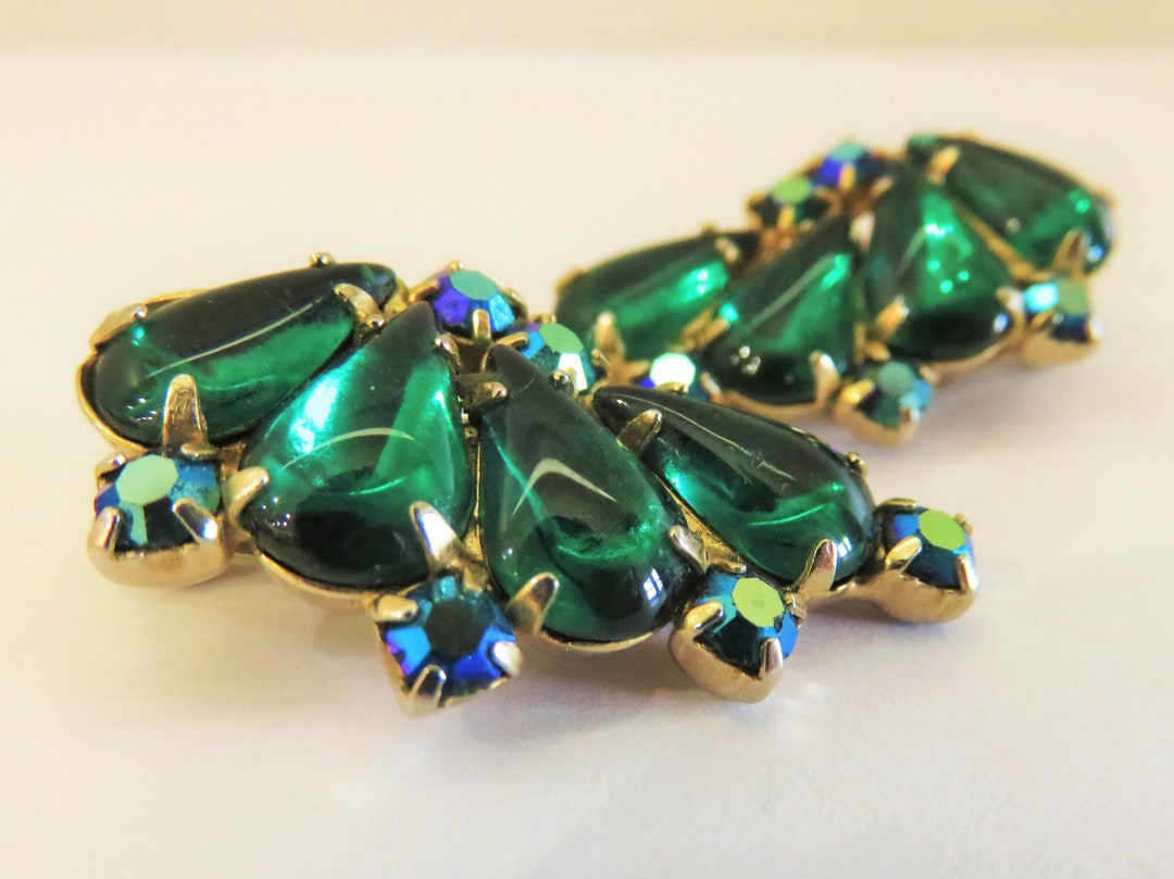 Vintage WEISS Emerald Green Pear Teardrop Glass & Blue Aurora Rhinestone Clip-on Earrings Fan ...