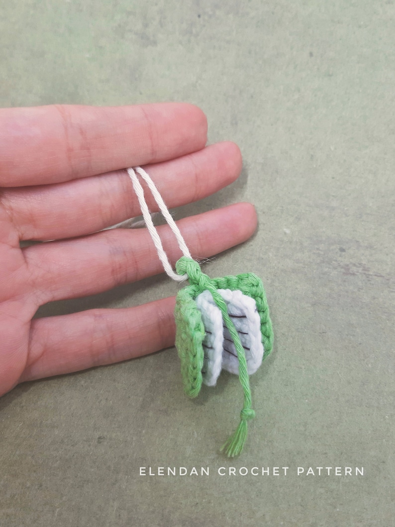 Crochet pattern miniature book by ElenDan 1 inch 1/2 inch | Etsy