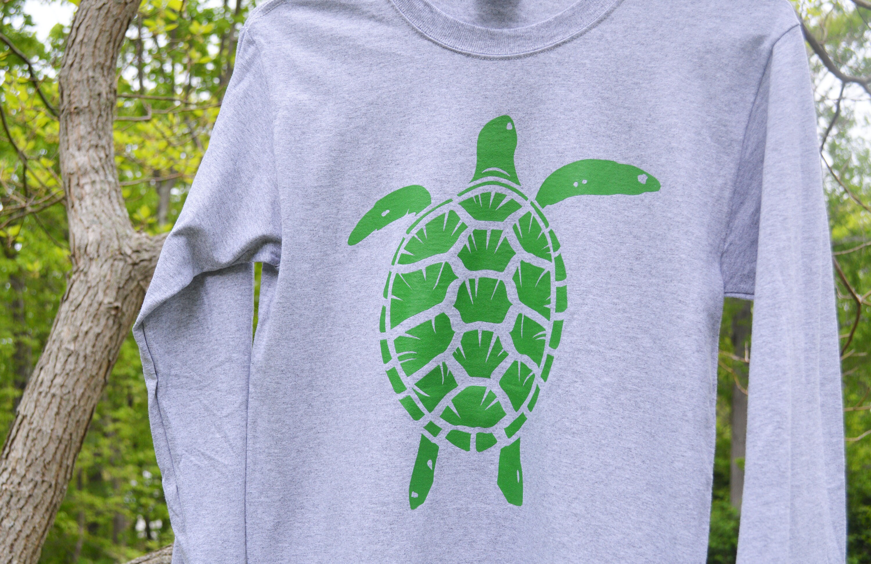 Hawksbill Sea Turtle Wildlife Graphic Shirt - 5% Profits Donated to Sea ...