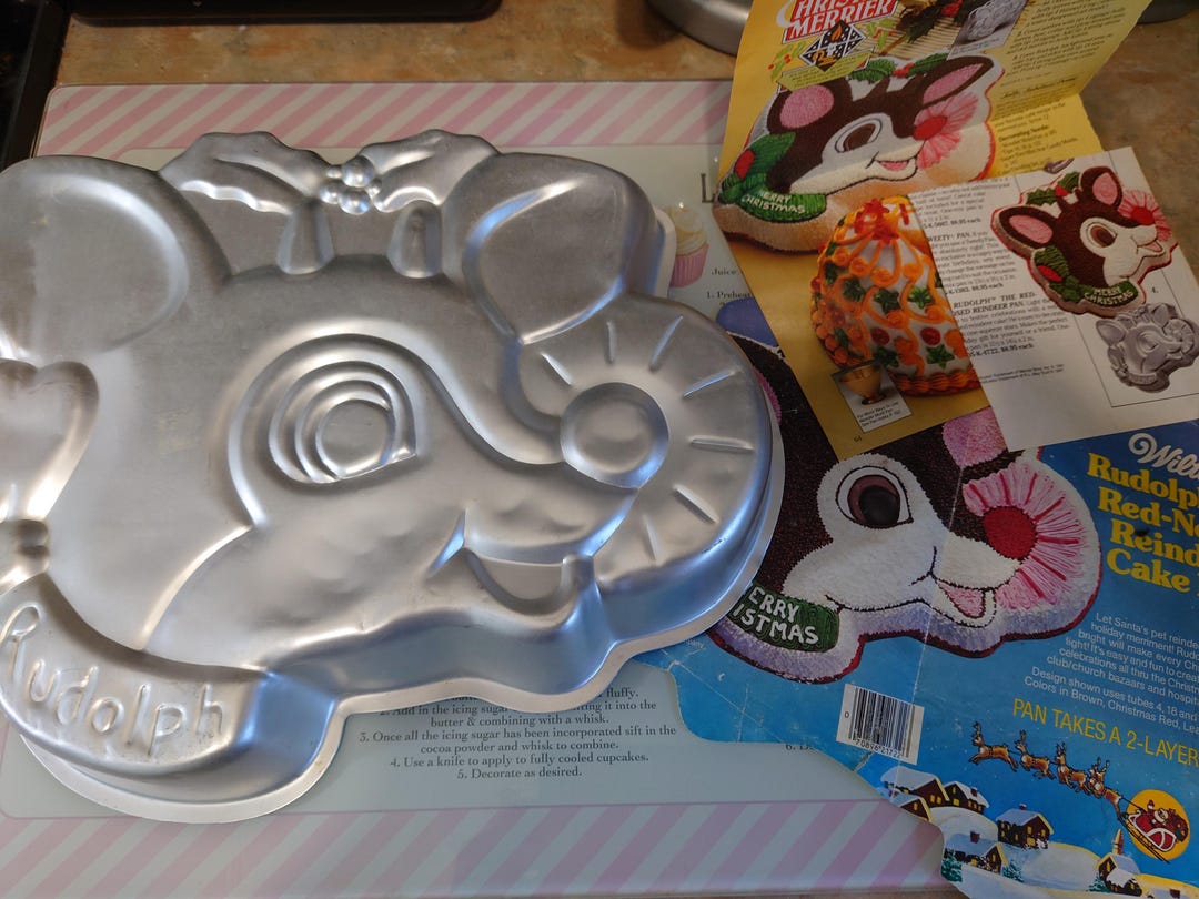 1981 Wilton Rudolph Cake Tin - Etsy