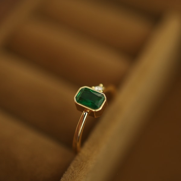 Emerald Ring - Etsy Canada