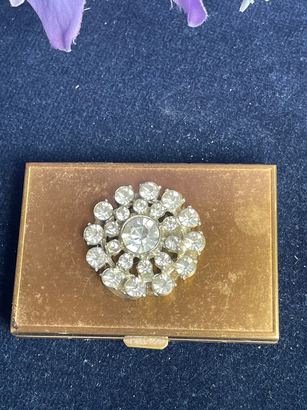 Darling Little VINTAGE GOLDTONE COMPACT by Unique With Original Powder ...