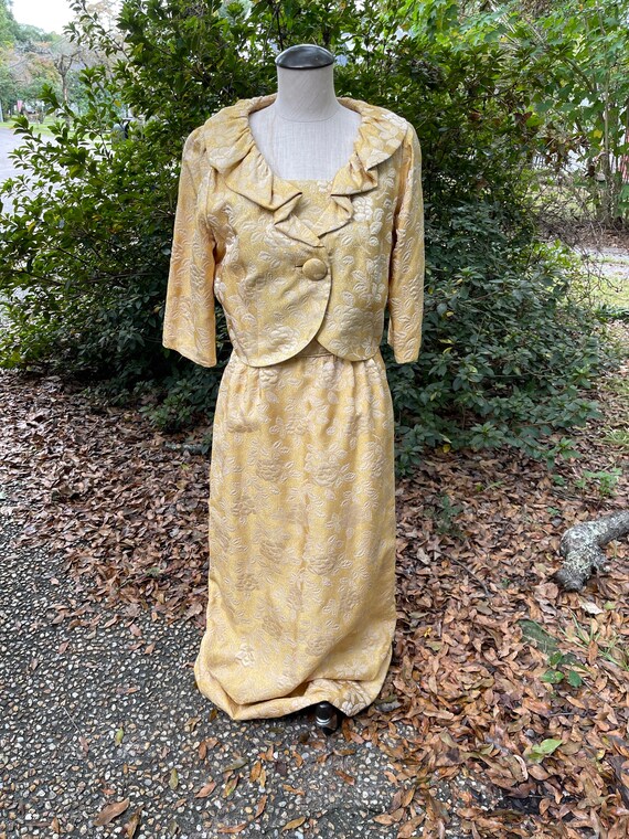 Gorgeous 1950s vintage golden BROCADE full length DRE… - Gem