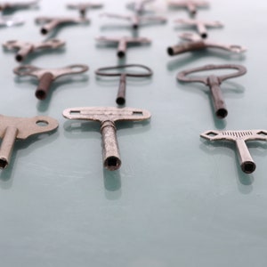 Clock Keys Vintage Antique ALL Sizes 30 Pieces Parts Tools Replacement ...