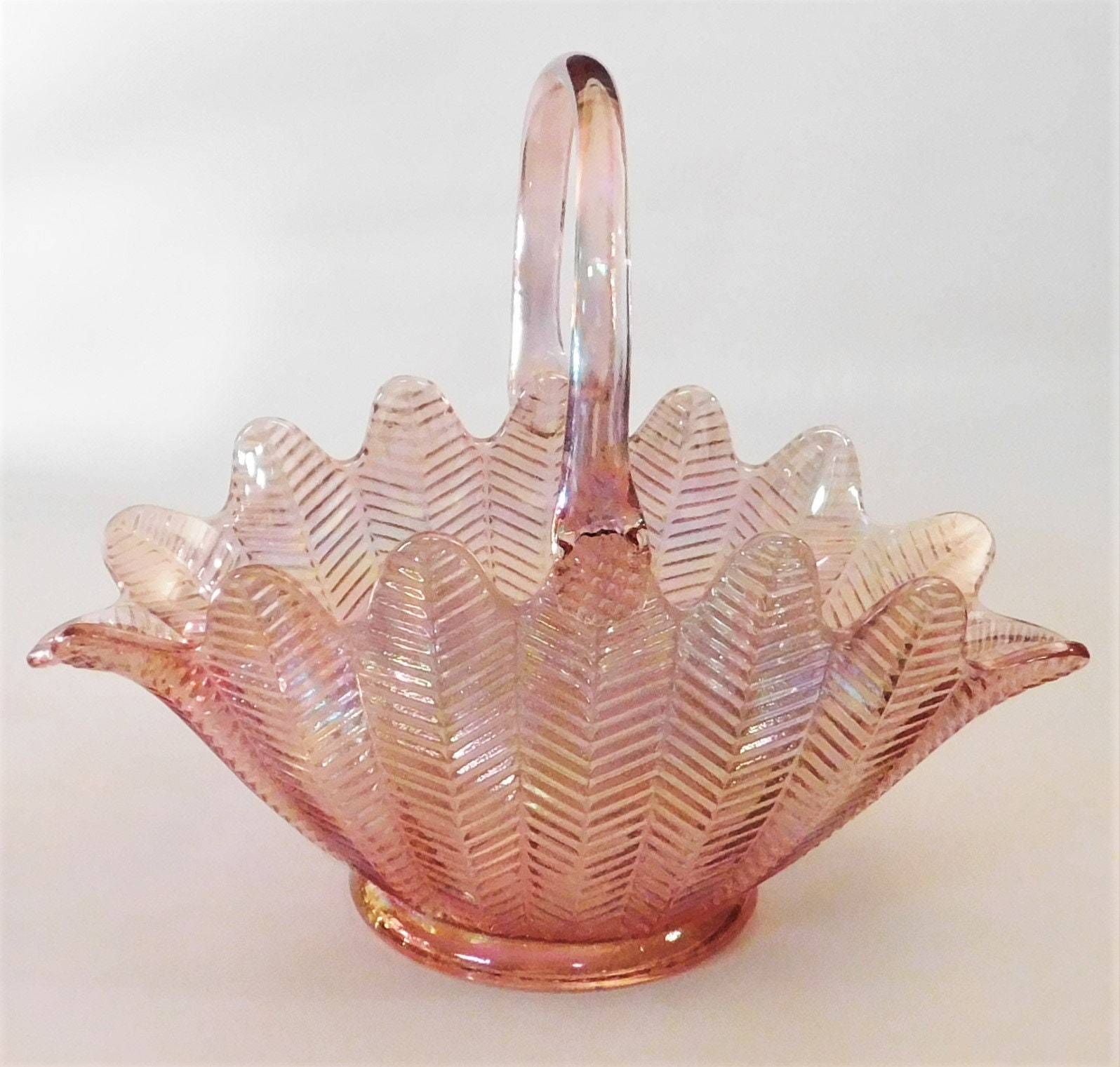 Vintage L.E. Smith Glass Iridescent Pink Carnival Feather Pattern 13l ...