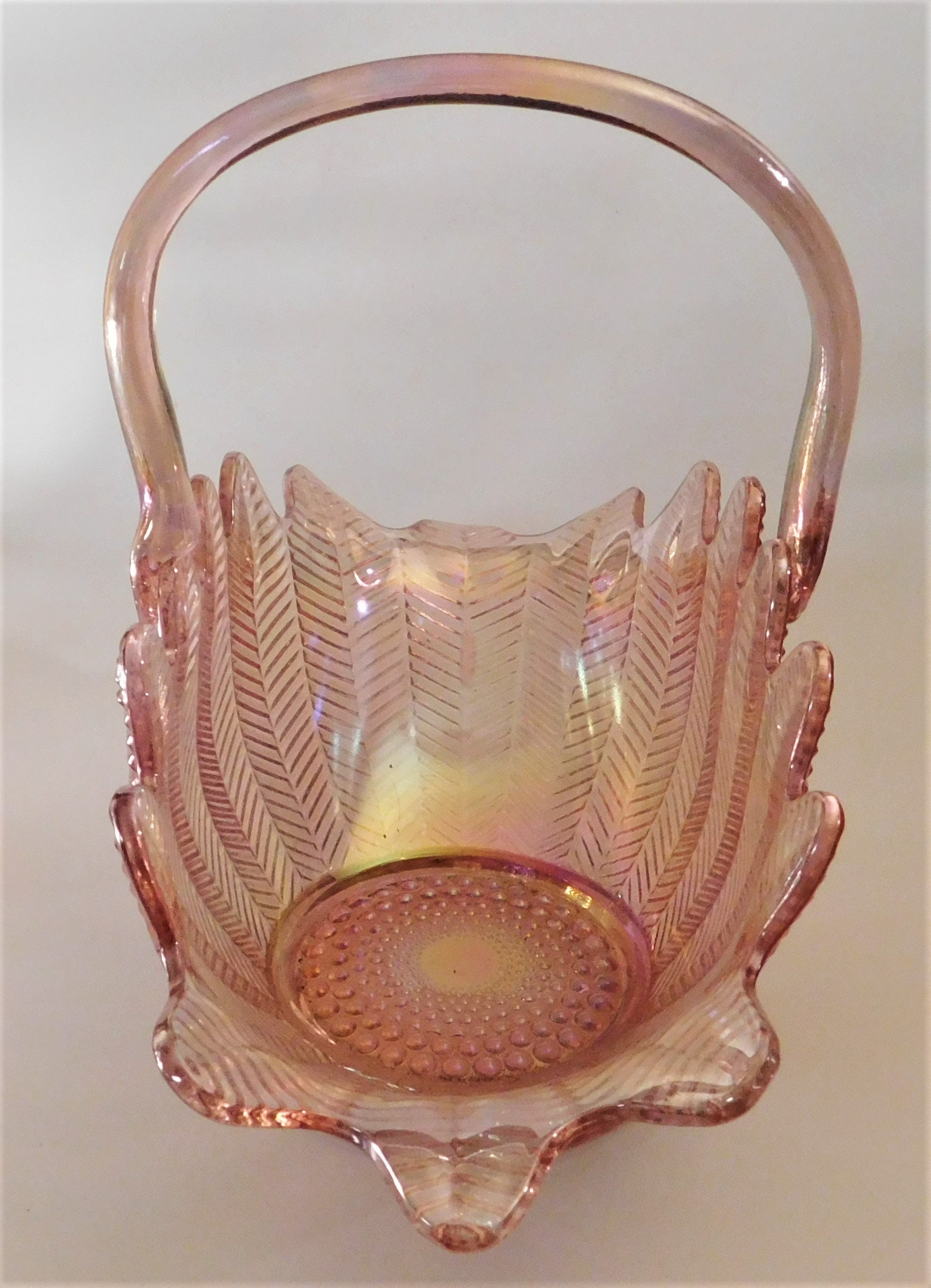 Vintage L.E. Smith Glass Iridescent Pink Carnival Feather Pattern 13l ...