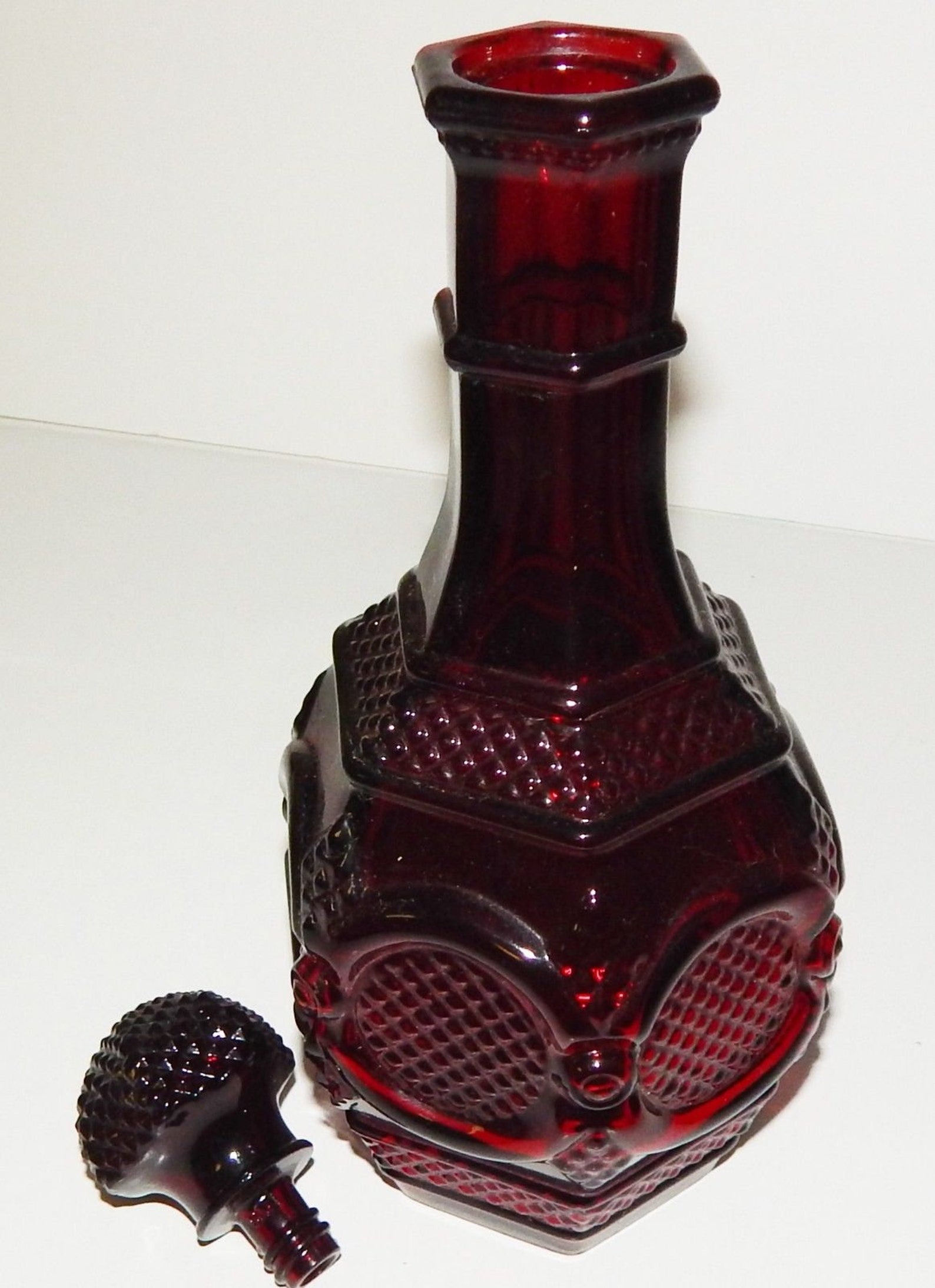 Avon Cape Cod Ruby Red 1876 Collection Glass Decanter Whisky Wine ...
