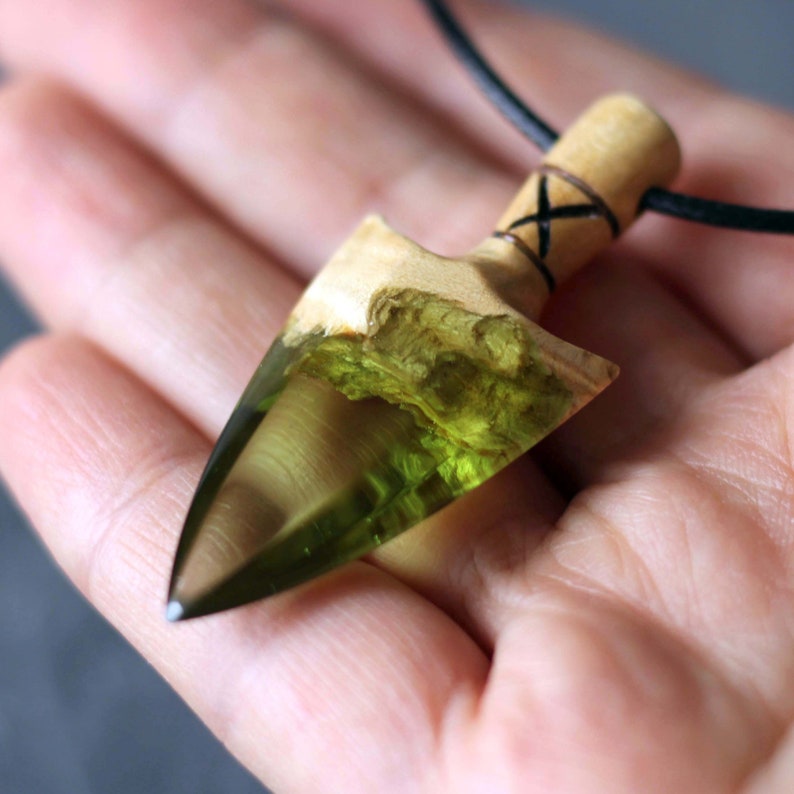 Pendant Crystal Arrowhead Wooden Pendant for Women and Men. - Etsy Sweden