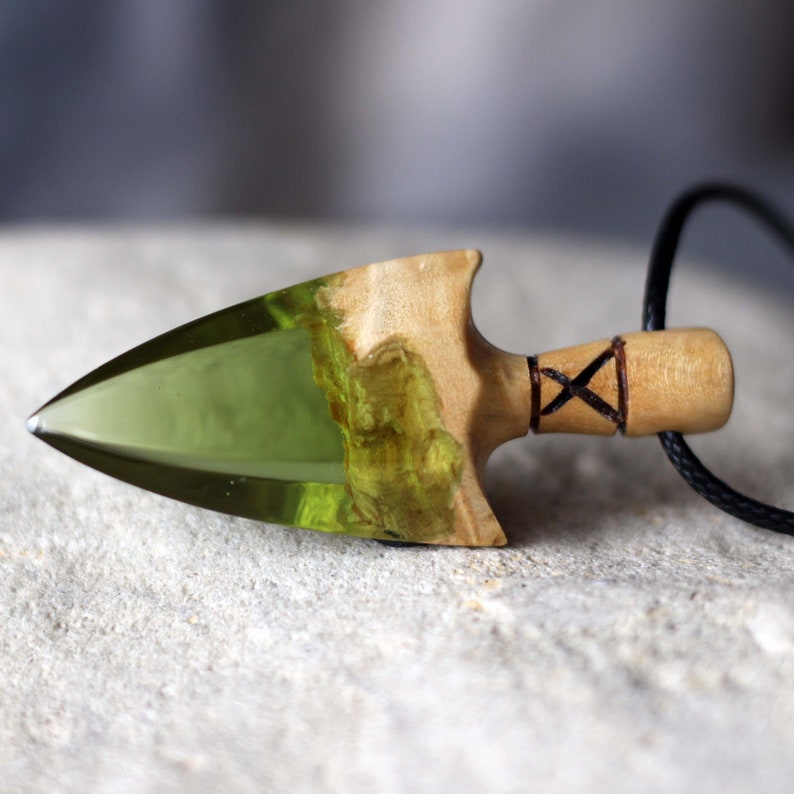 Pendant Crystal Arrowhead Wooden Pendant for Women and Men. - Etsy Sweden