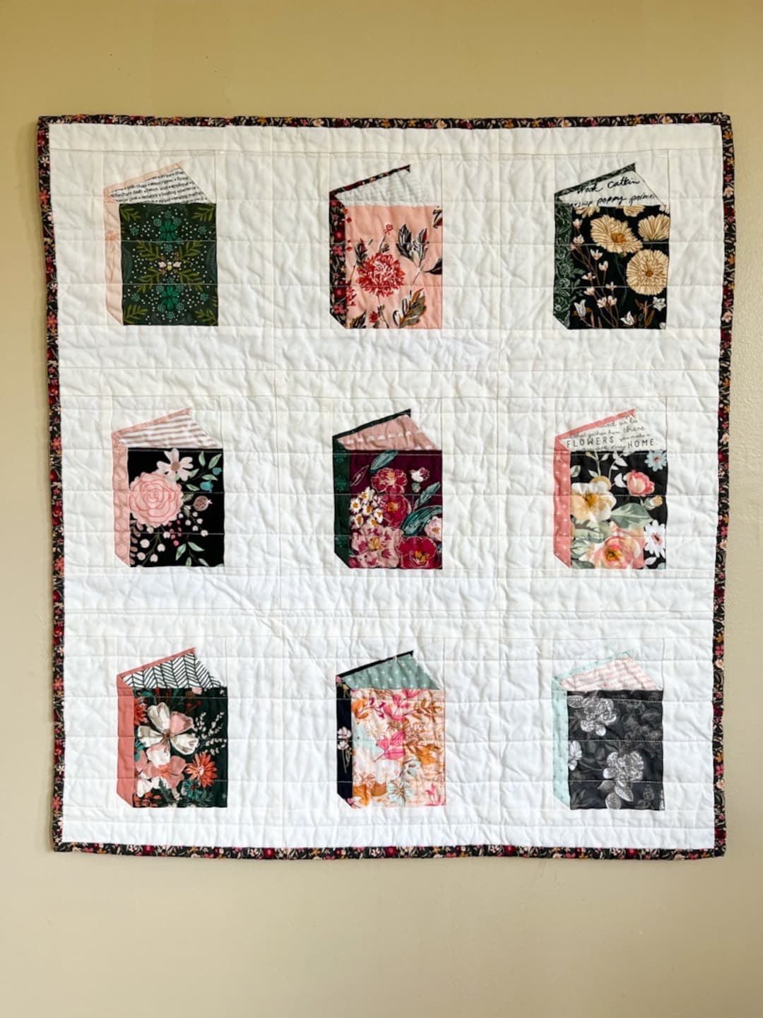 Reading Quilt - Book Themed Quilt Wall Hanging or Baby Quilt - Etsy