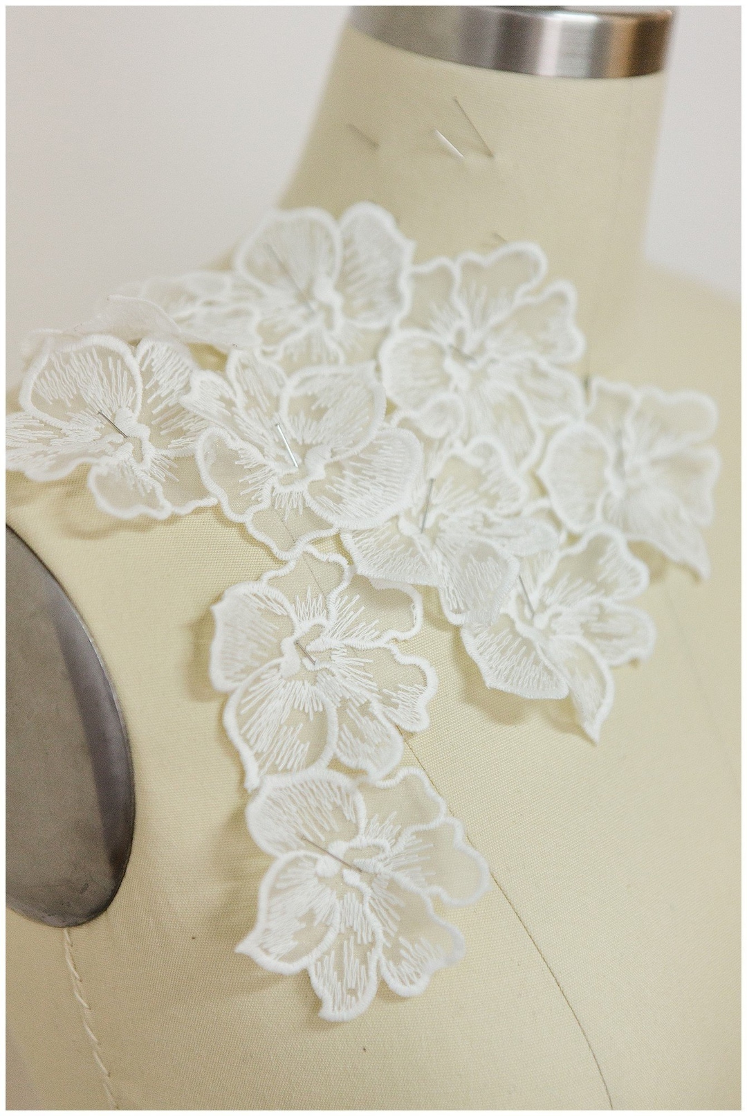 A17-160 // 10pc. Lace Flower Patch, Sew on 3D Flower, 3D Flower Lace ...