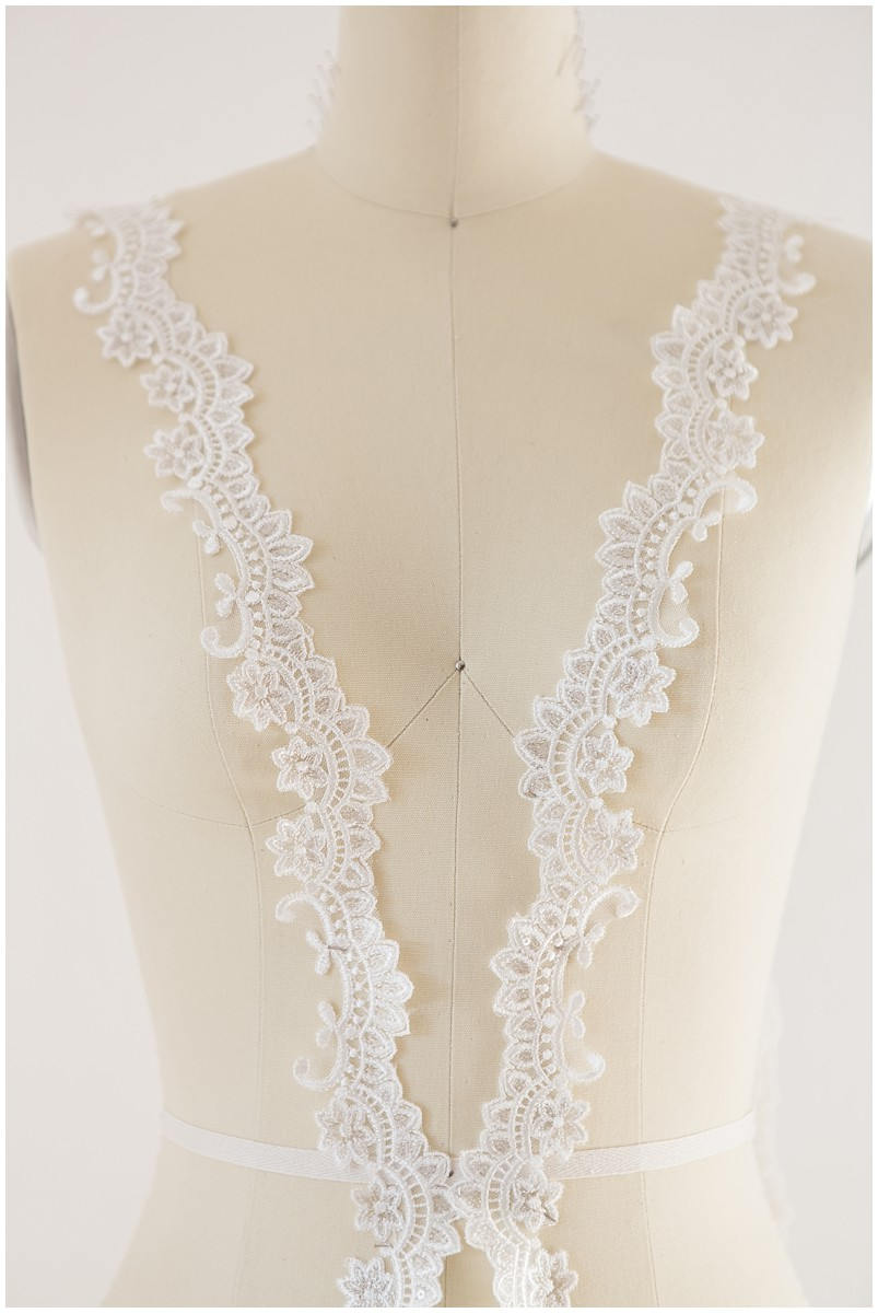 T17-030 // Small, Soft SILVER/ IVORY Lace Trim, Alencon Lace Trim ...