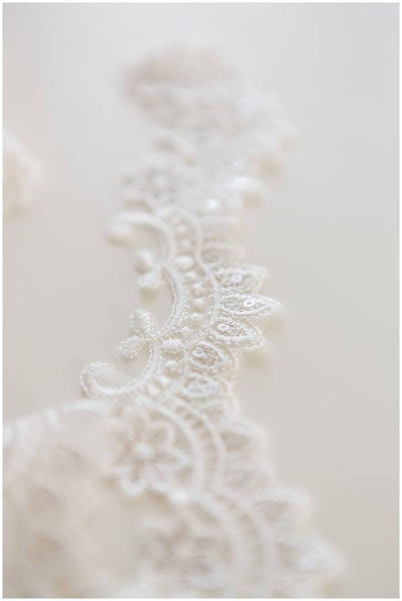 T17-030 // Small, Soft SILVER/ IVORY Lace Trim, Alencon Lace Trim ...