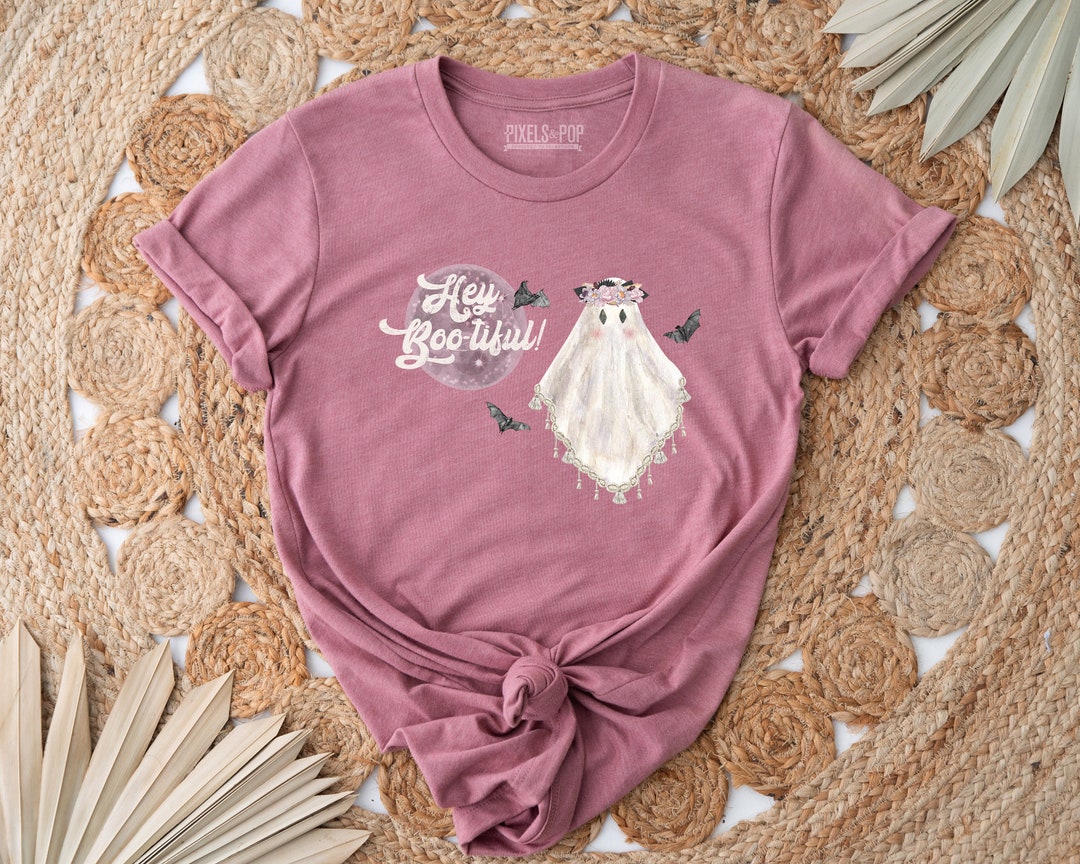 Hey Bootiful Ghost Shirt / Boho Ghost Tee / Camisa rosa de Halloween ...