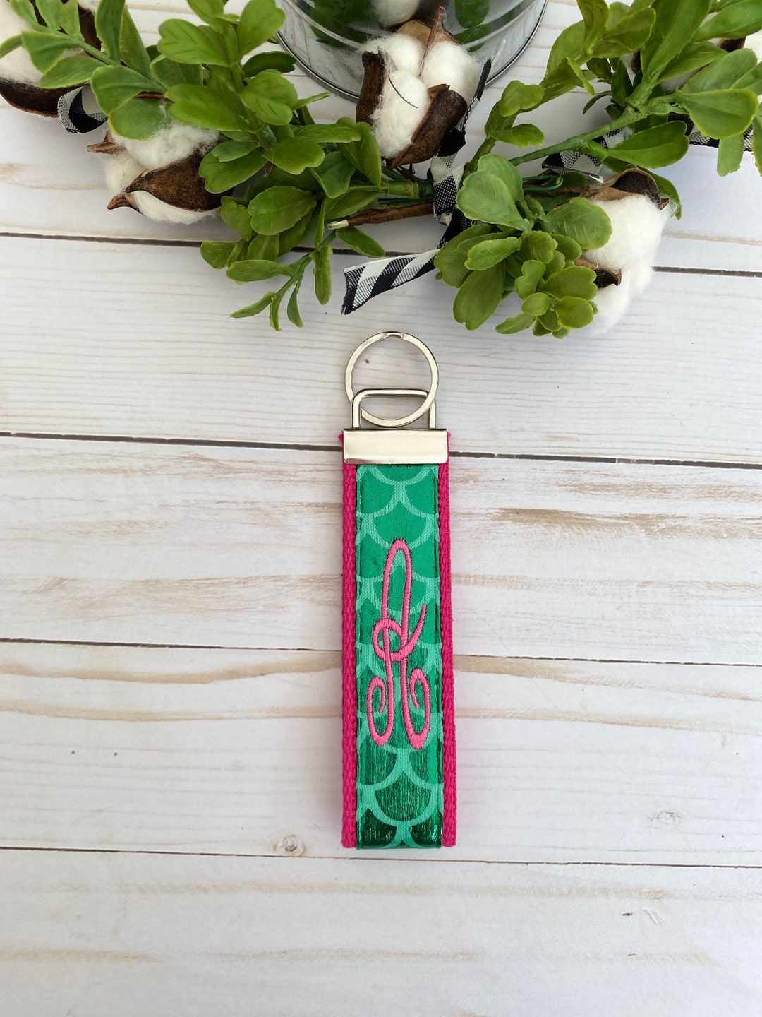 Mermaid Scale Monogrammed Key Fob Wristlet - Etsy México