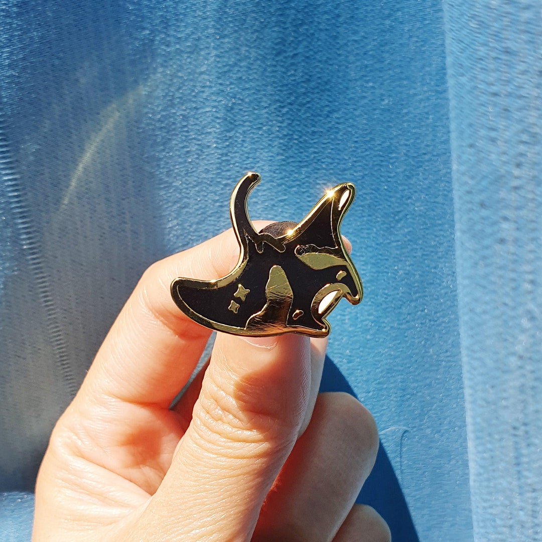 Manta Ray Pin, Ocean Lover Enamel Pin, Manta Ray Lovers, Manta Ray ...