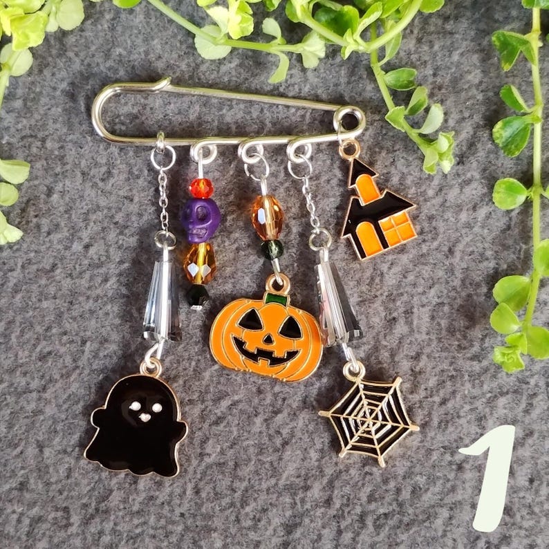 Cute Spooky Halloween Ghost Pin Brooch, Handmade Halloween Jewelry Kilt ...