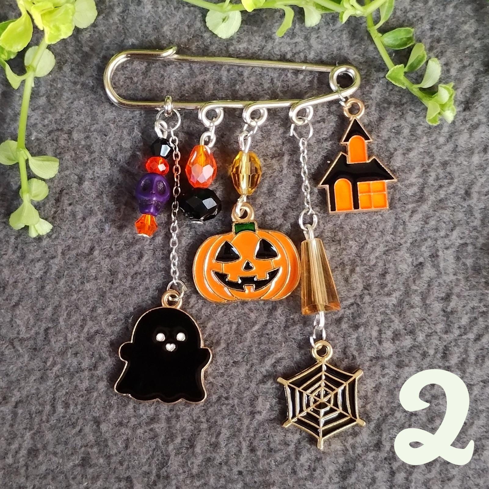 Cute Spooky Halloween Ghost Pin Brooch, Handmade Halloween Jewelry Kilt ...