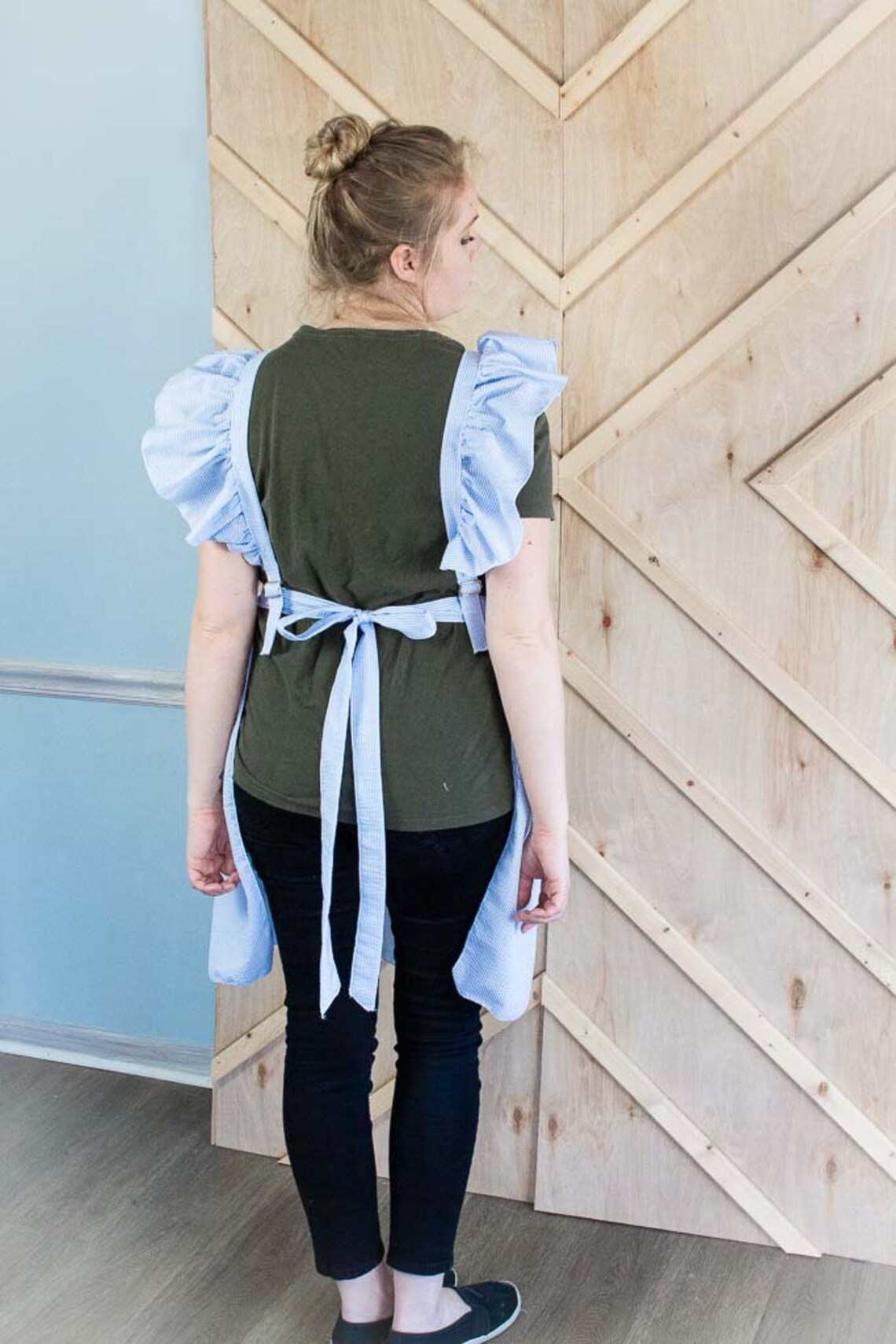 Fitted Seersucker Women's Apron With Ruffled Straps and Full Skirt ...