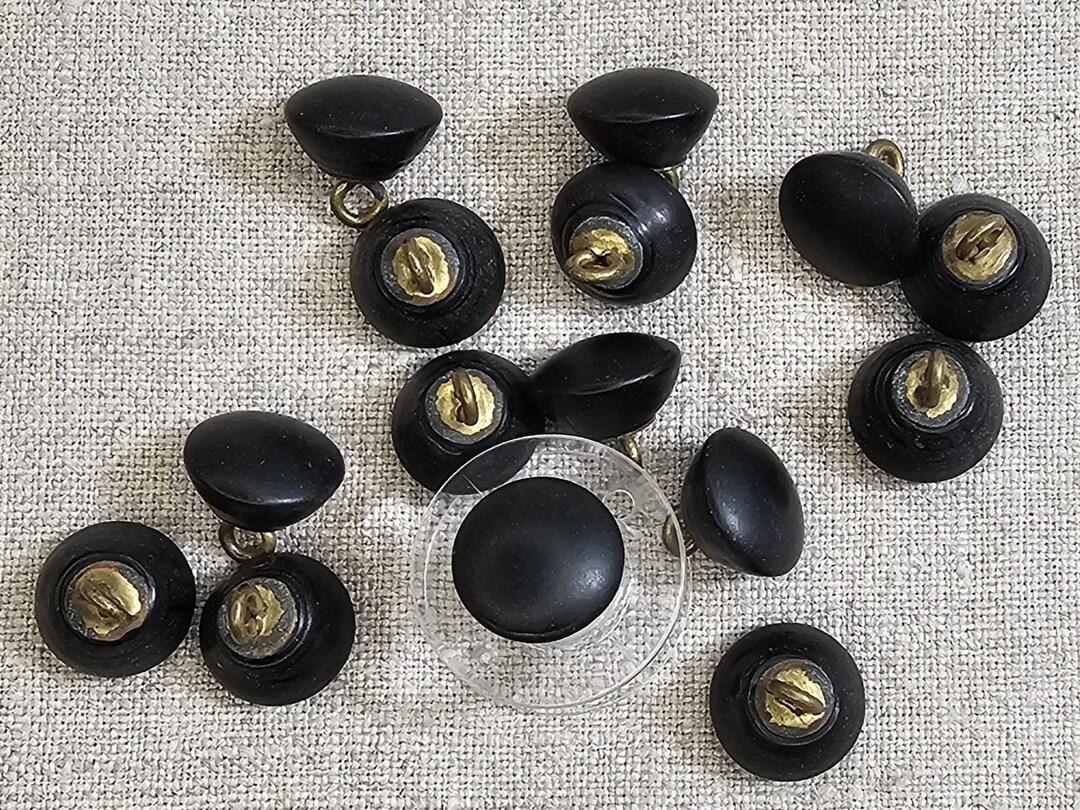 Lovely Black Glass, Satin Matt Finish, Victorian Mourning Buttons. Old ...
