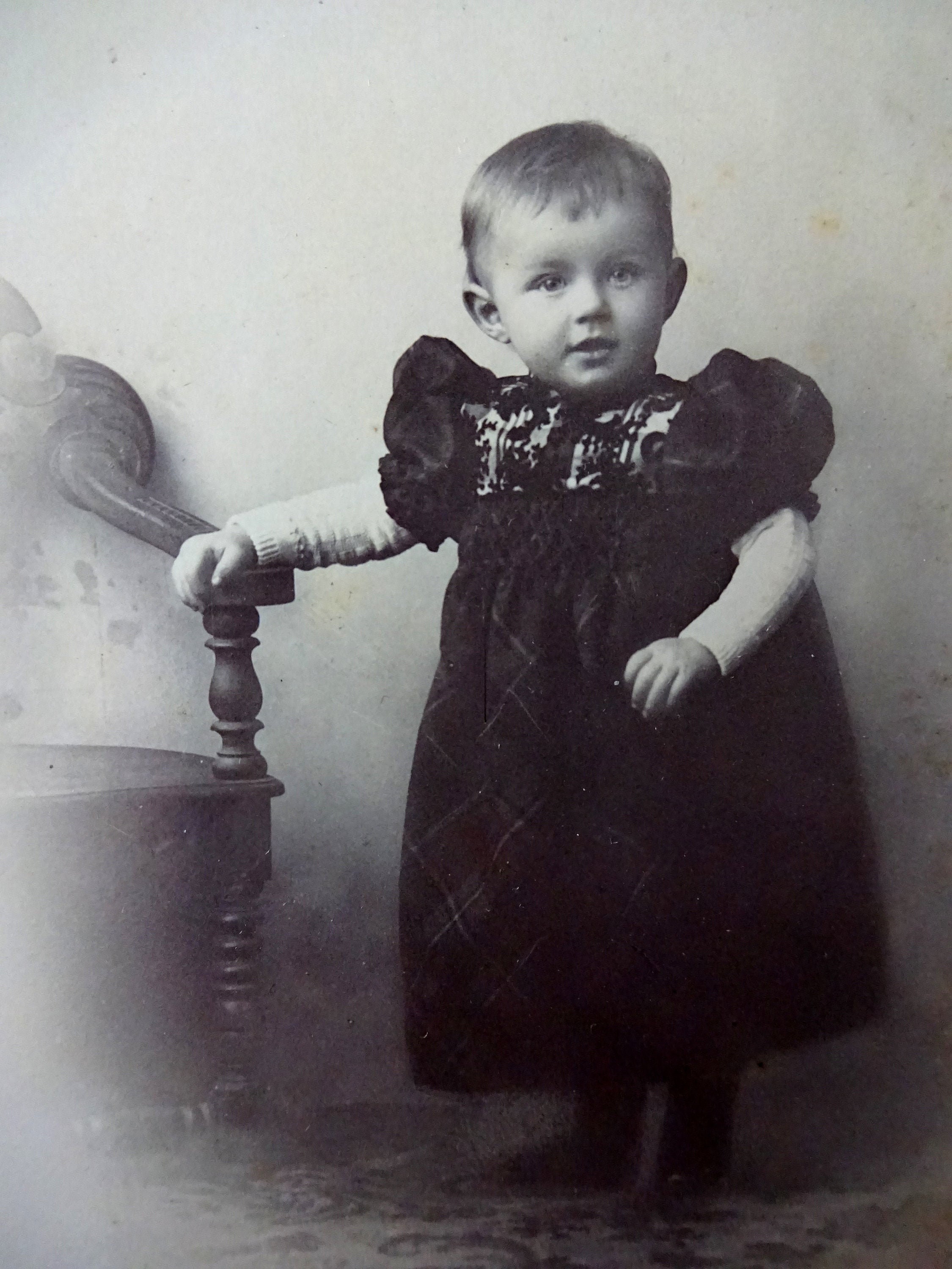 Photography BEAUTIFUL BABY PHOTO seated gorgeous baby in white antique ...