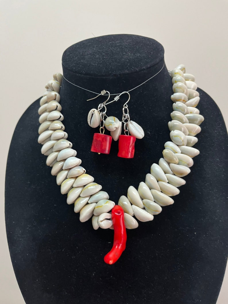 Sea Shell Coral Necklace Chunky Cowerie Shell Necklace OOAK - Etsy