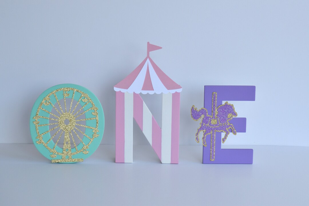 Carousel Birthday Party Decorations | Circus Themed Party Props ...