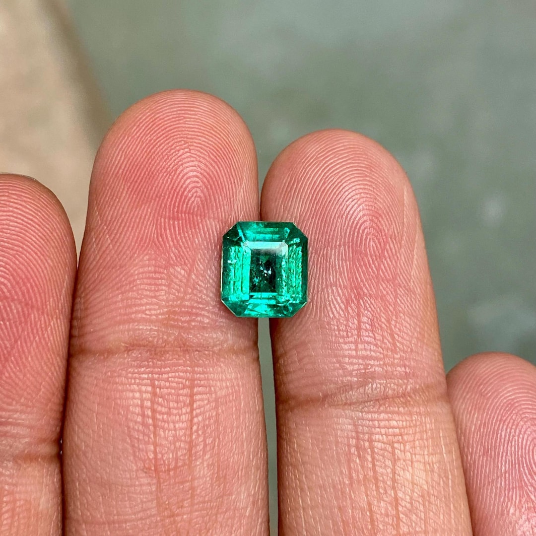 Top Quality Emerald Cut Emerald , 2.90 Carats , Mint Green Color , 8 ...