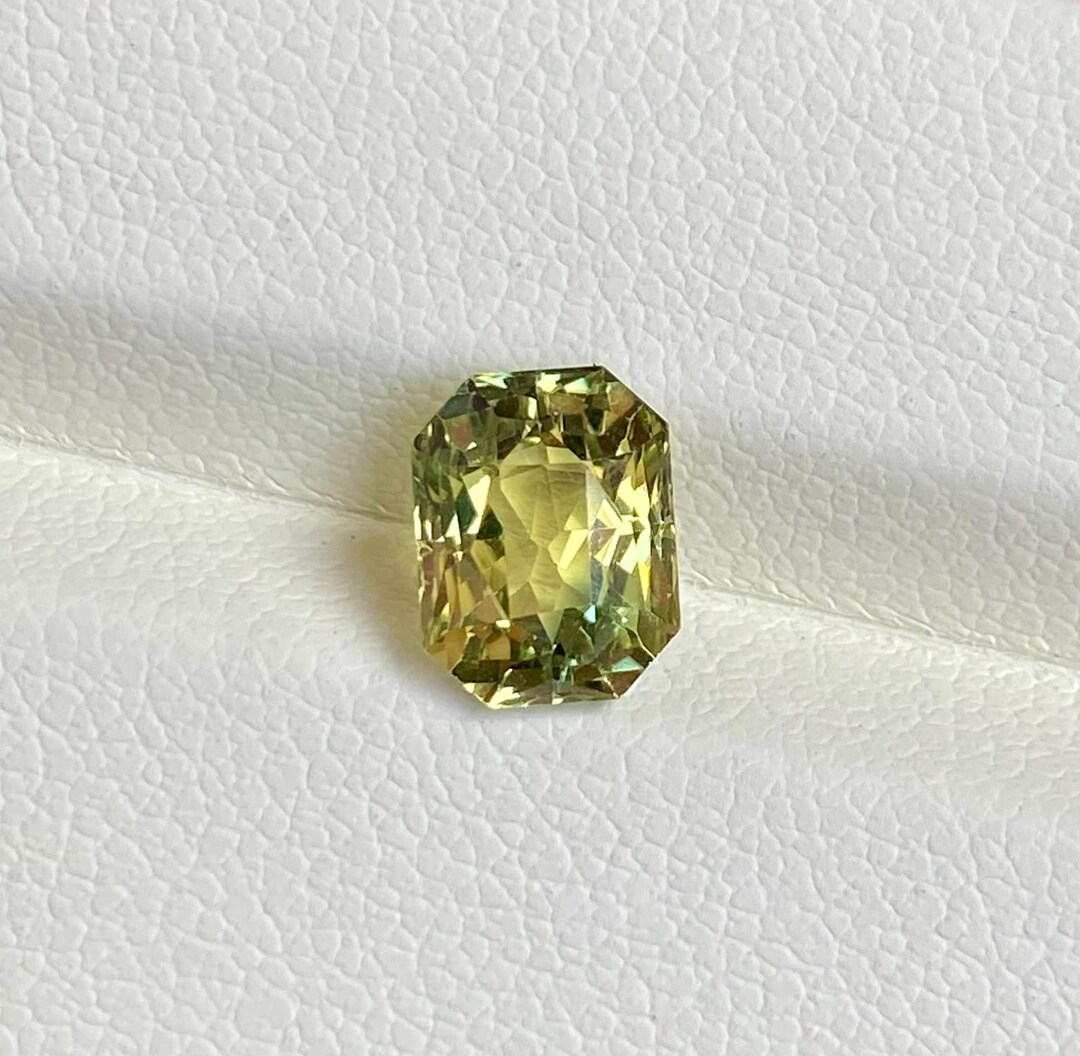 Natural Bi Color Ceylon Sapphire 2.05 Carats Green Yellow Loop Clean ...