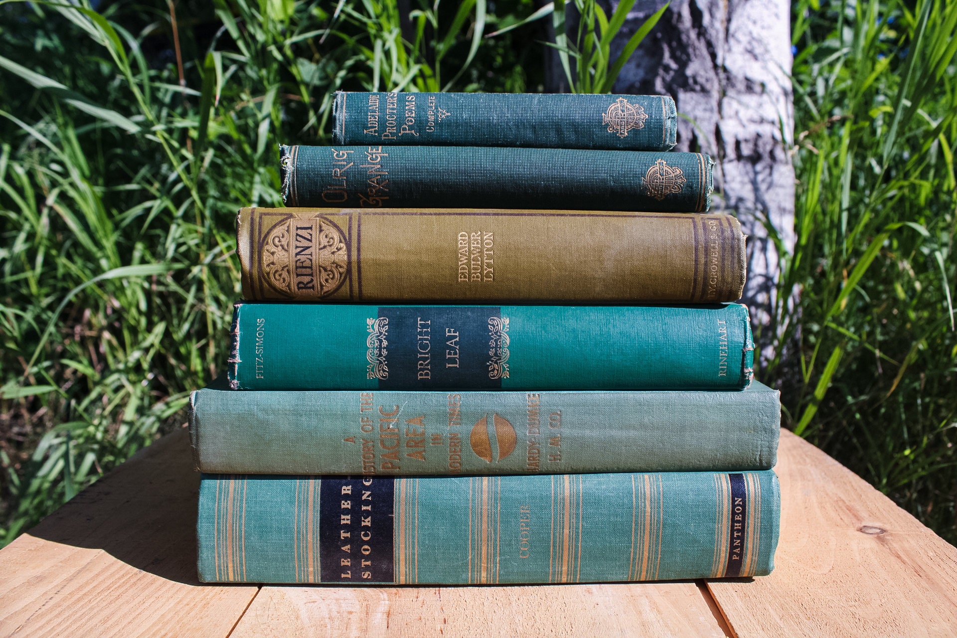 Vintage Book Stack Chabby Chic - Perfect for Staging/decorating/reading ...