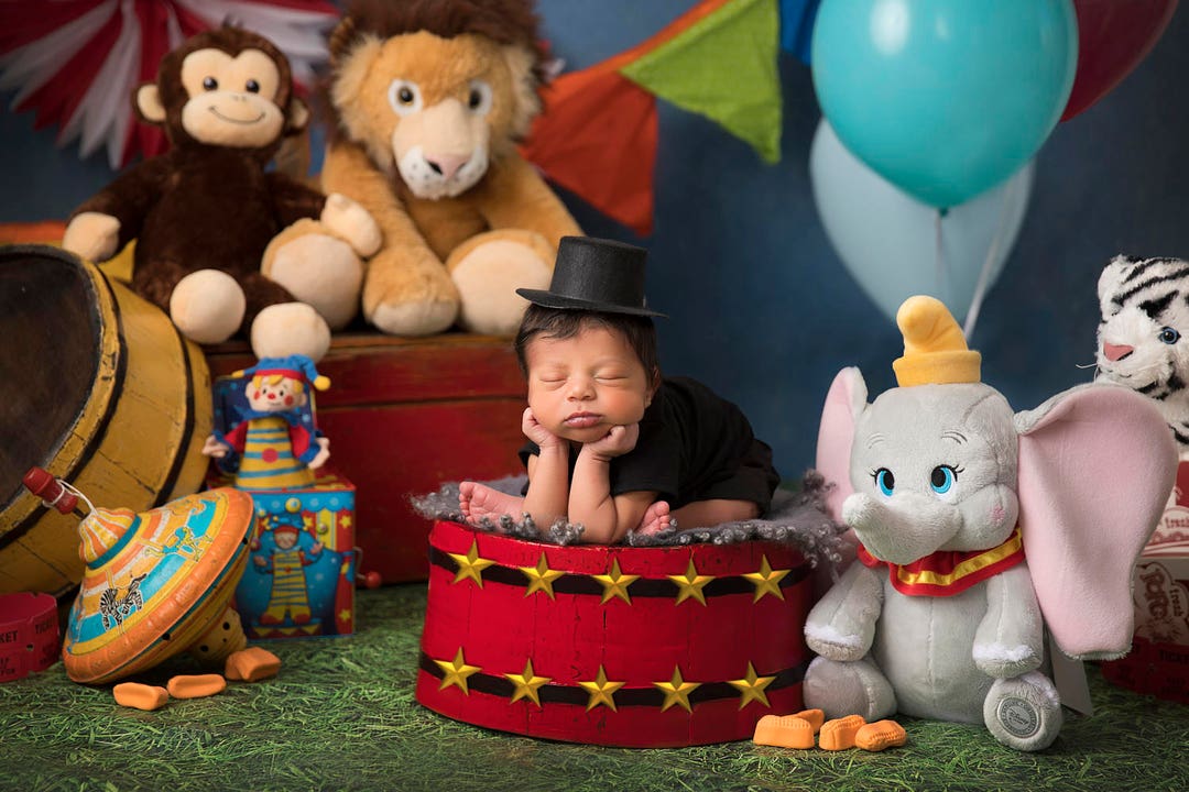 Dumbo Circus/carnival With Balloons and Animals, Ringmaster Digital ...