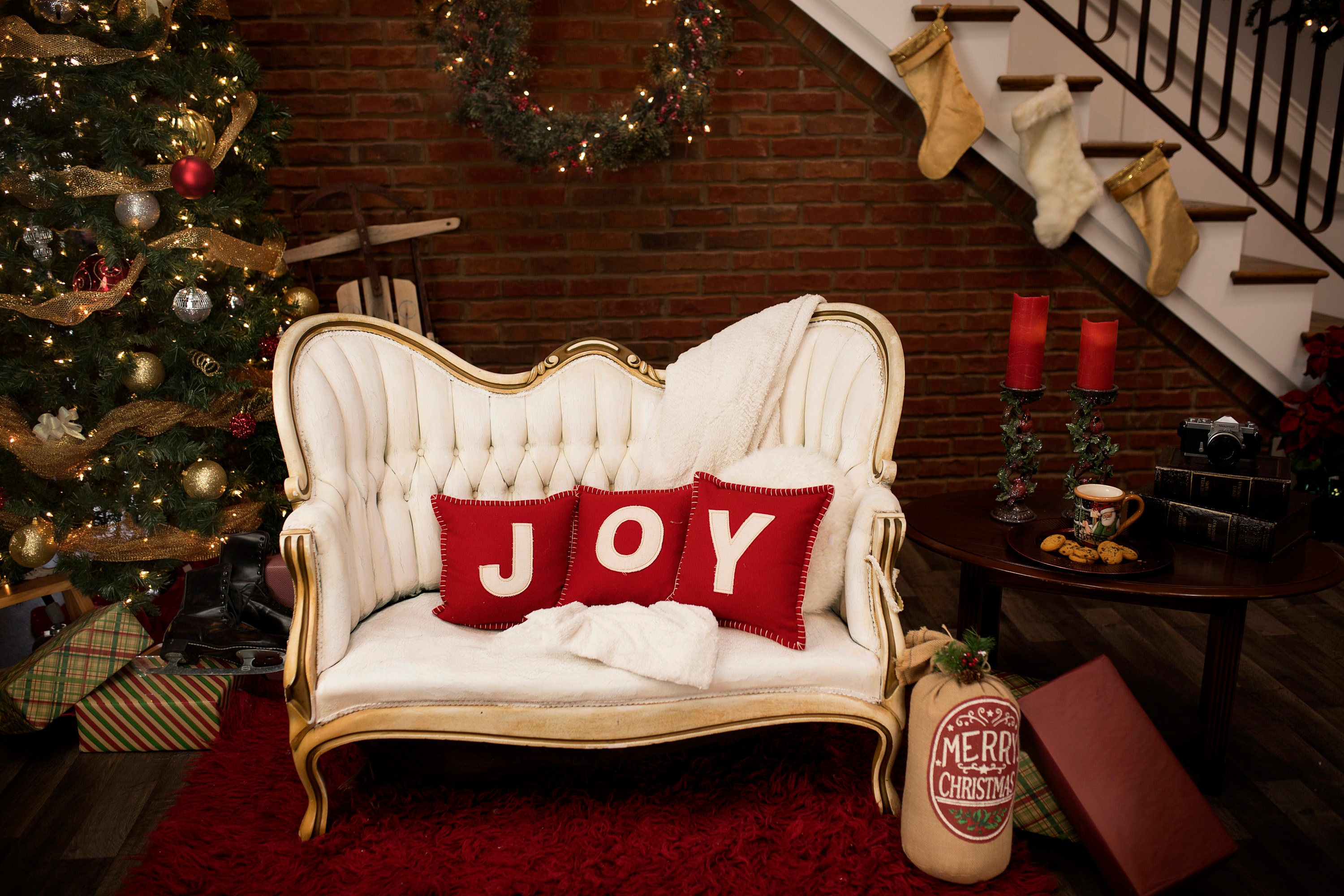 Christmas Living Room Background With Tree, Presents, Wreath, JOY ...