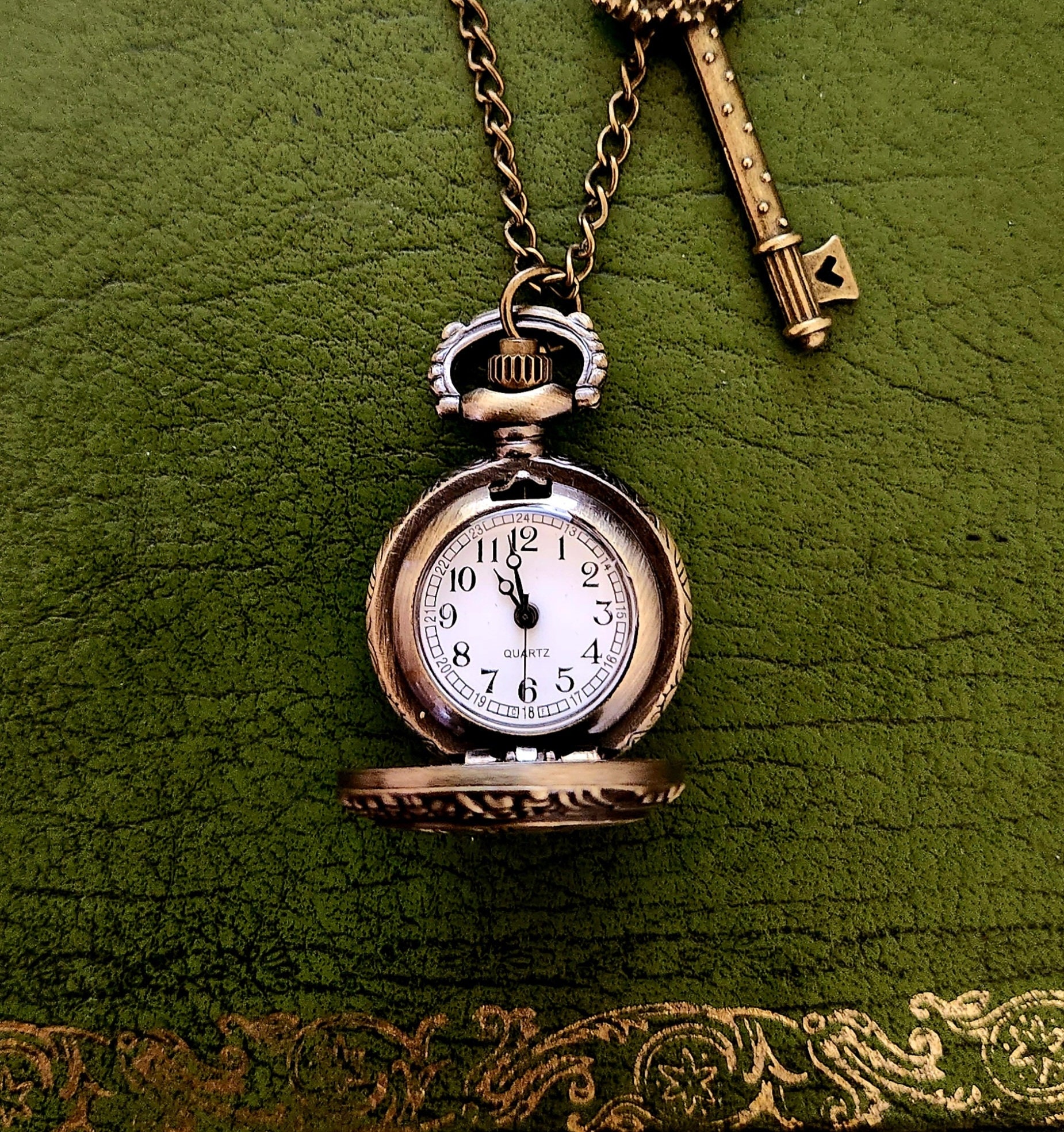 Alice in Wonderland Pocketwatch Necklace With White Rabbit Key - Etsy