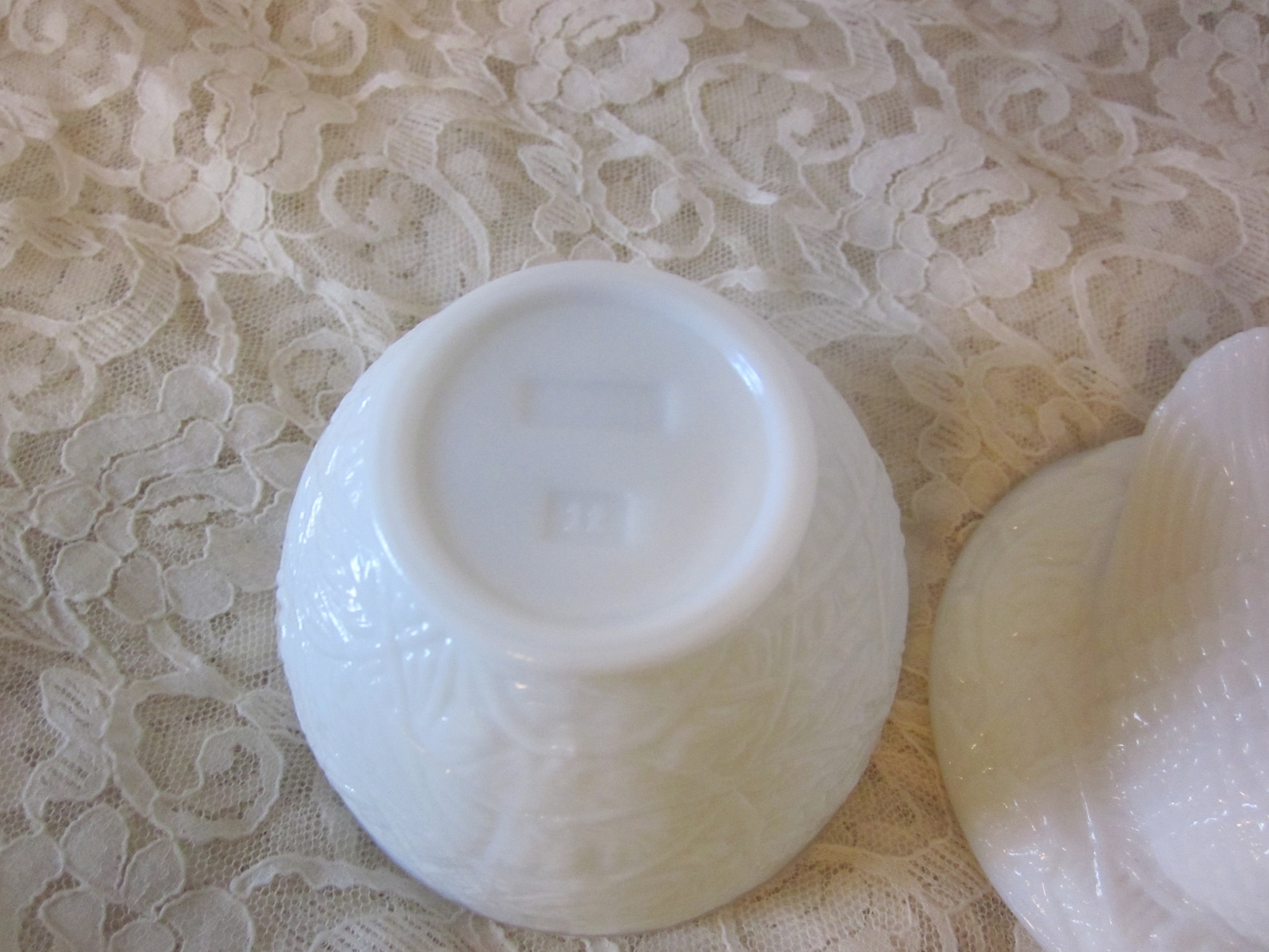 Avon Milk Glass Dove Covered Dish Avon Lidded Box Vintage Avon - Etsy