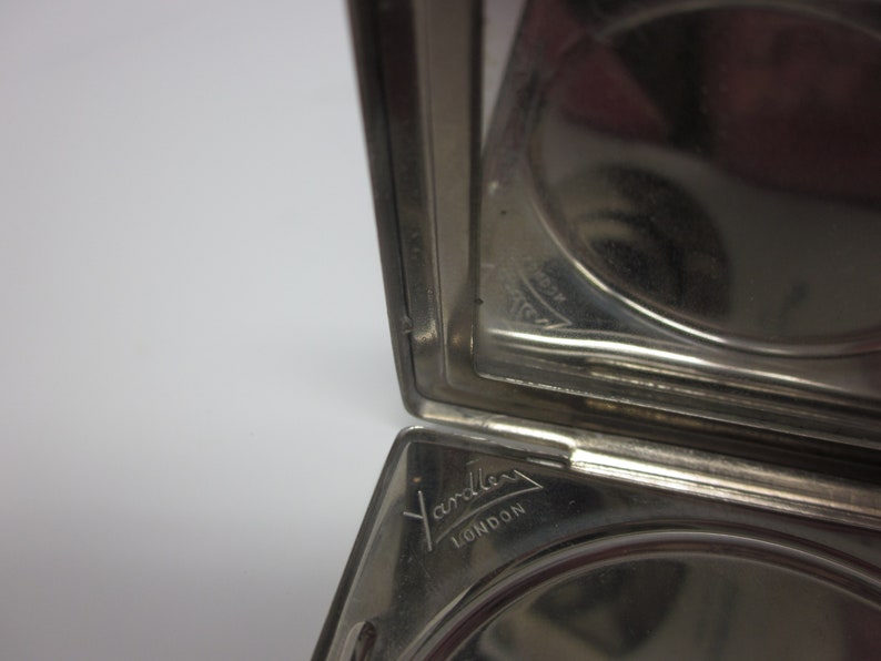 Yardley of London Vintage Silvertone Powder Compact Vintage | Etsy
