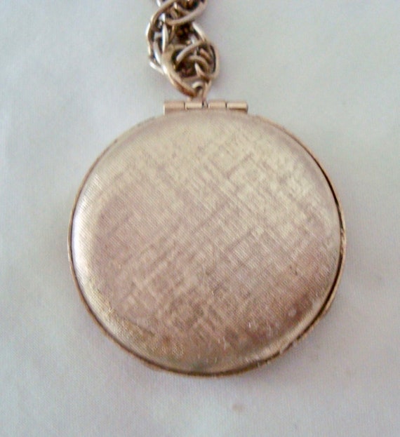 Vintage Gold Tone Colonial Couple Scene Round Locket … - Gem