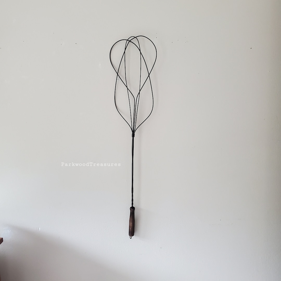 Antique 34 Rug Beater, Wooden Handle Johnson Bat Wing Carpet Beater ...