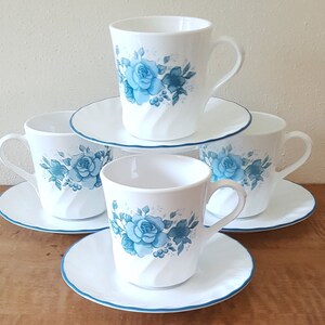 Vintage Corelle Blue Velvet Dinnerware: 20 Piece Set & 2 Candlesticks ...
