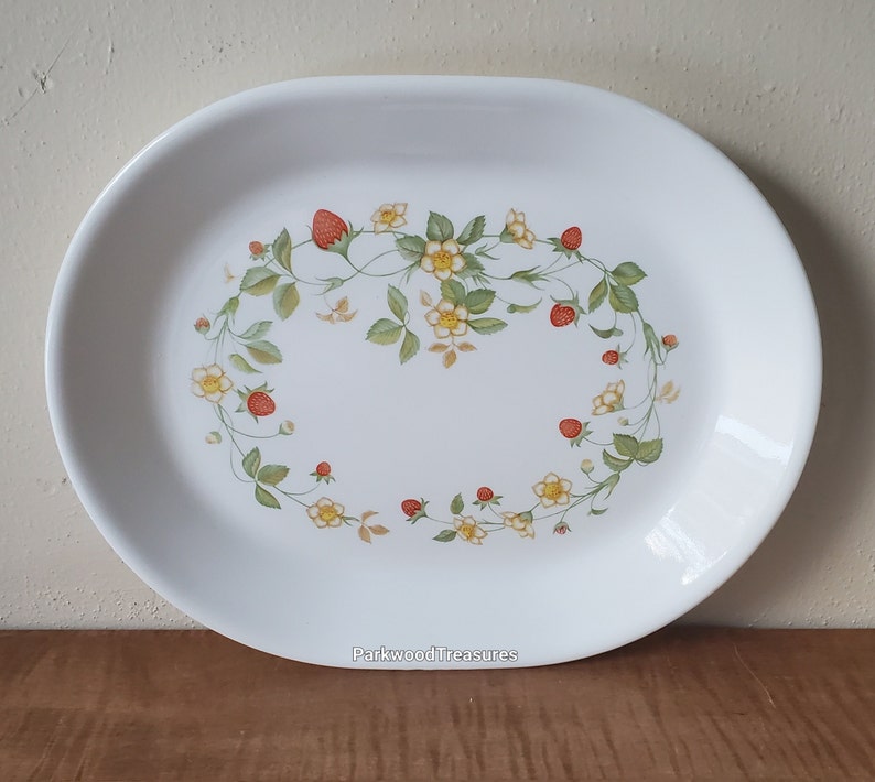 Vintage Corelle Strawberry Sundae Dinnerware 21 Piece Set for - Etsy